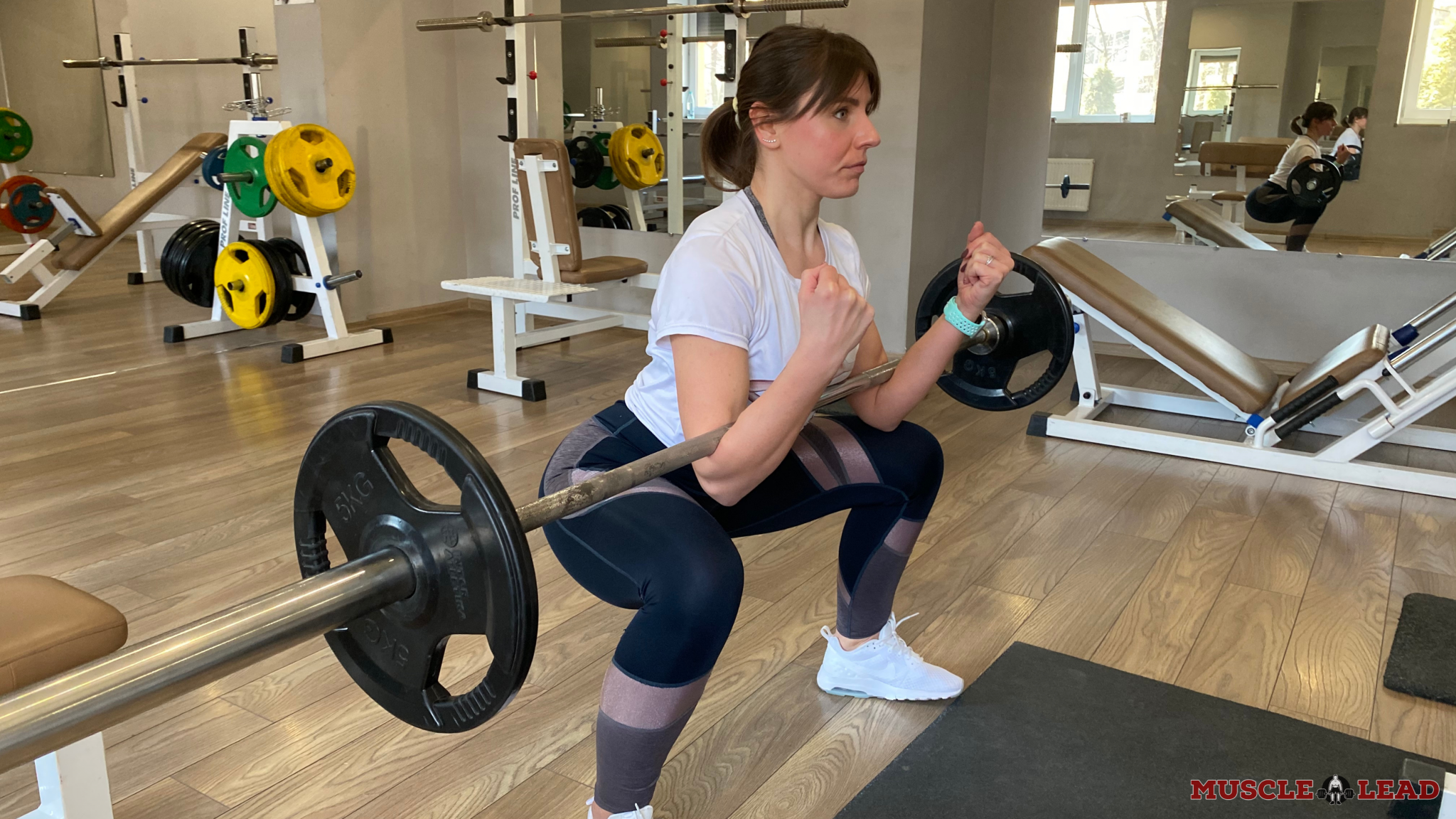 Zercher Squat vs Front Squat: Muscles Worked, Pros, Cons